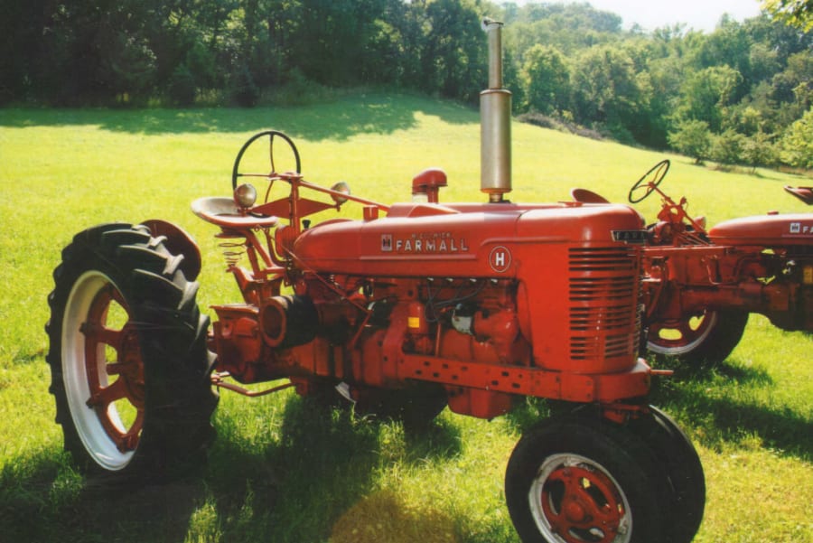 1949 Farmall H at Gone Farmin' Iowa 2013 as F59 - Mecum Auctions