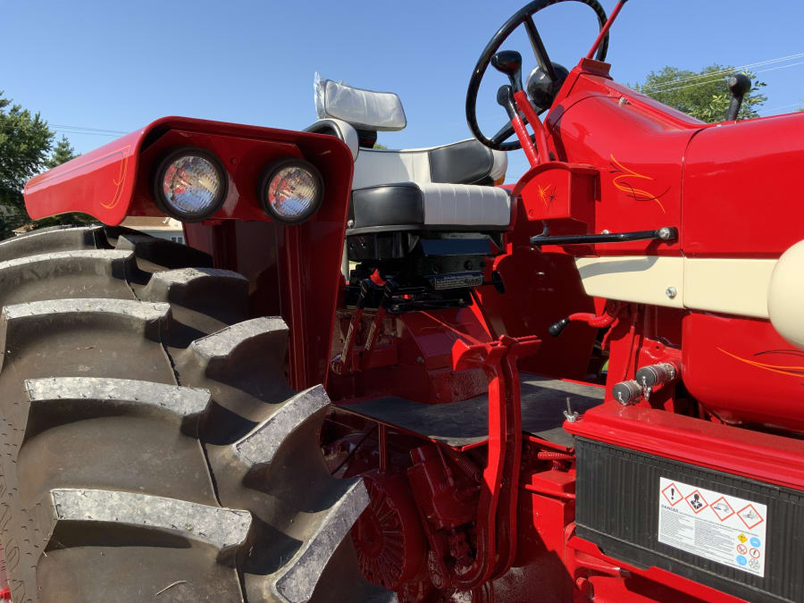 1964 Farmall 806 at Gone Farmin' Fall Premier 2022 as F73 - Mecum Auctions