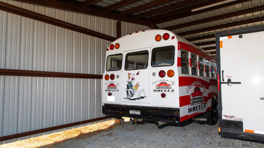 1998 International Carpenter School Bus at Houston 2022 as T26 - Mecum ...