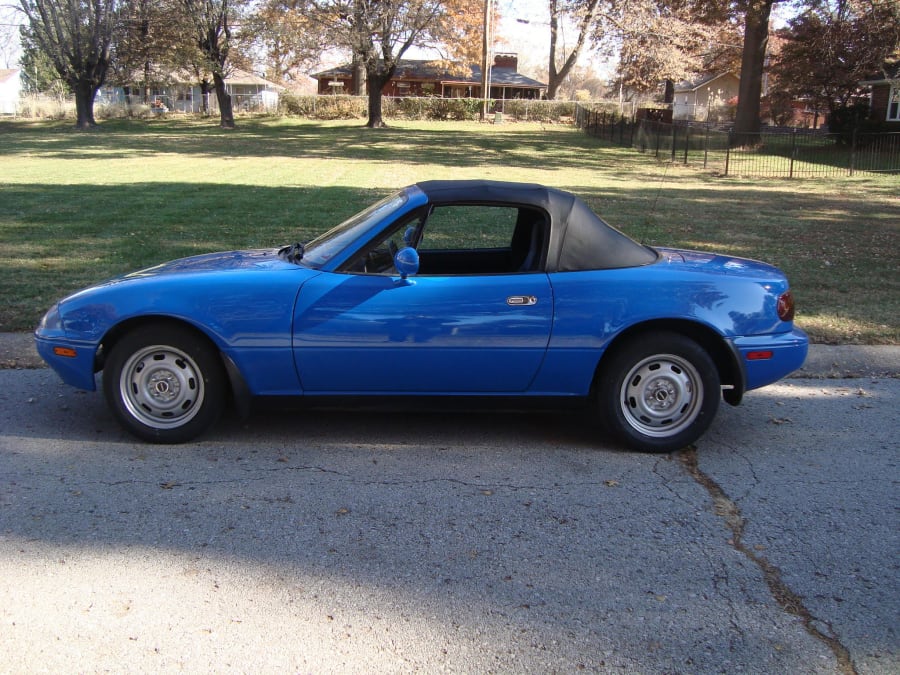 1990 Mazda Miata Convertible at Kansas City 2019 as F189 - Mecum Auctions