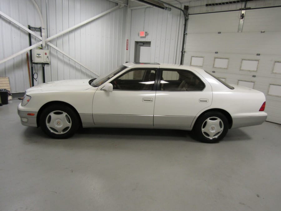 1999 Lexus LS400 at Harrisburg 2018 as T102.1 - Mecum Auctions