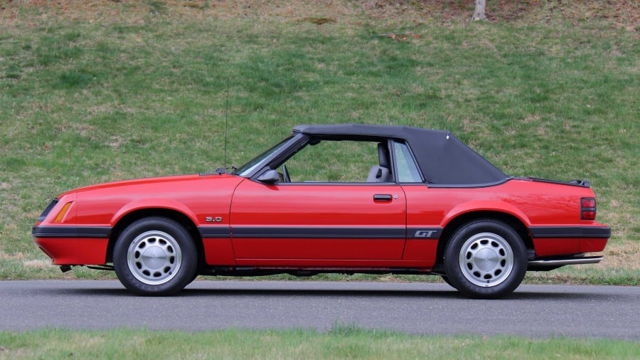 1986 Ford Mustang GT Convertible at Indy 2021 as T149 - Mecum Auctions