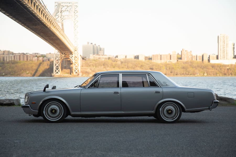 1995 Toyota Century VG45 at Indy 2021 as T28 - Mecum Auctions