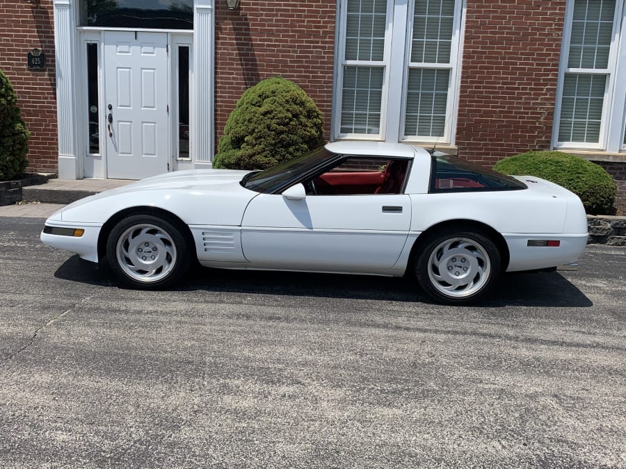 1992 Chevrolet Corvette Coupe at Tulsa 2021 as F70 - Mecum Auctions