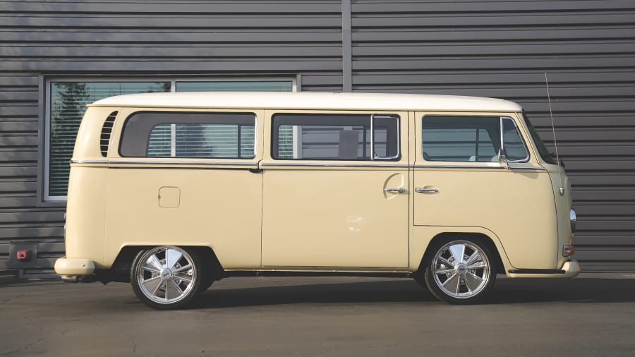 1969 Volkswagen Bus at Glendale 2023 as S89 - Mecum Auctions