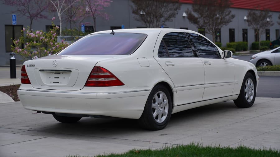 2002 Mercedes-Benz S500 at Glendale 2023 as T298 - Mecum Auctions
