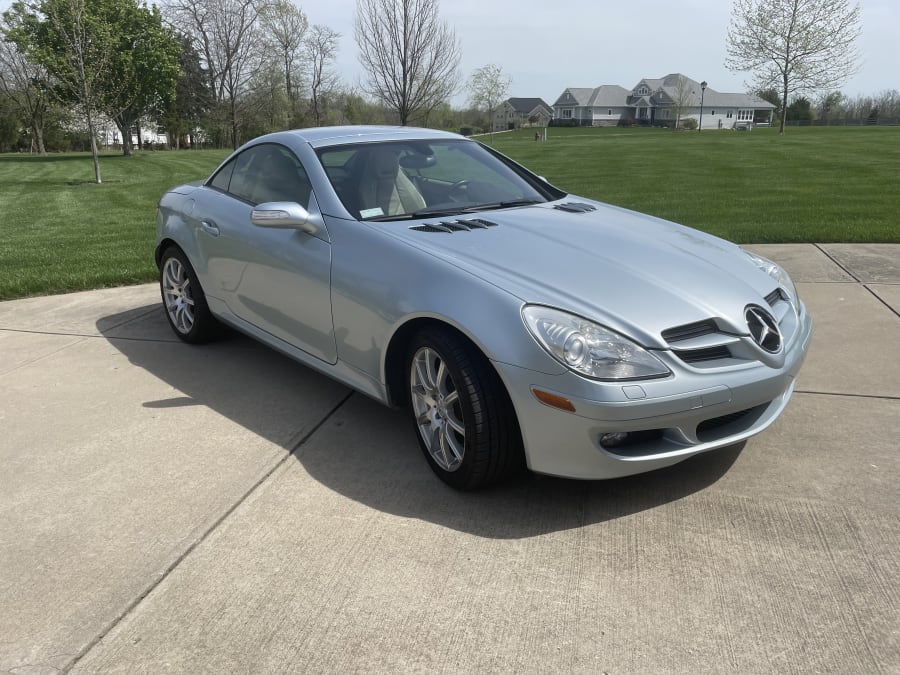2005 Mercedes-Benz SLK350 Convertible at Indy 2023 as J17 - Mecum Auctions