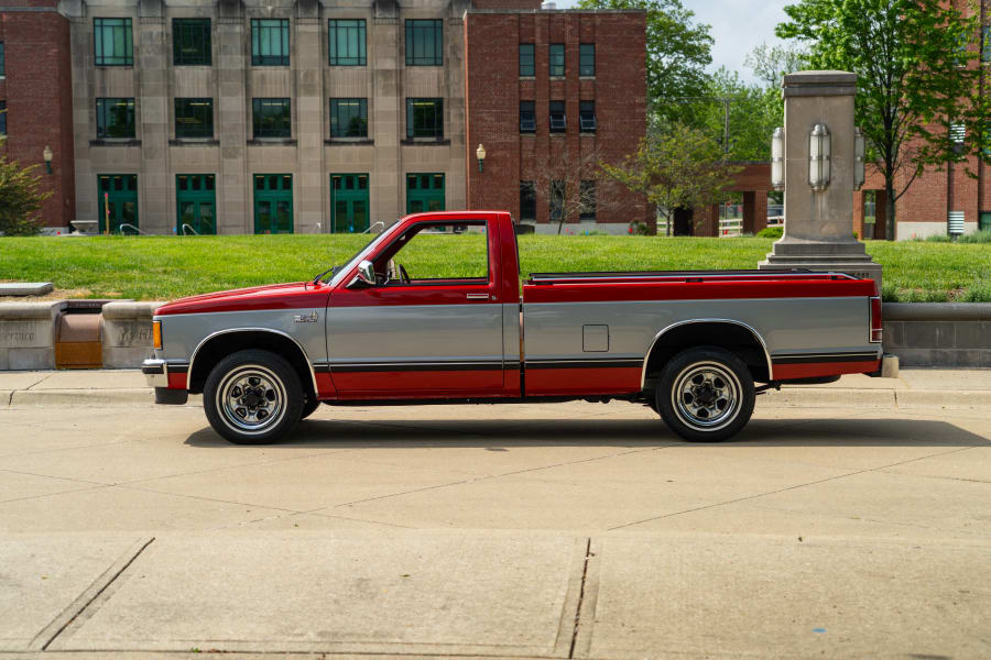 1983 GMC S15 Sierra Classic Pickup at Indy 2023 as G95.1 - Mecum Auctions