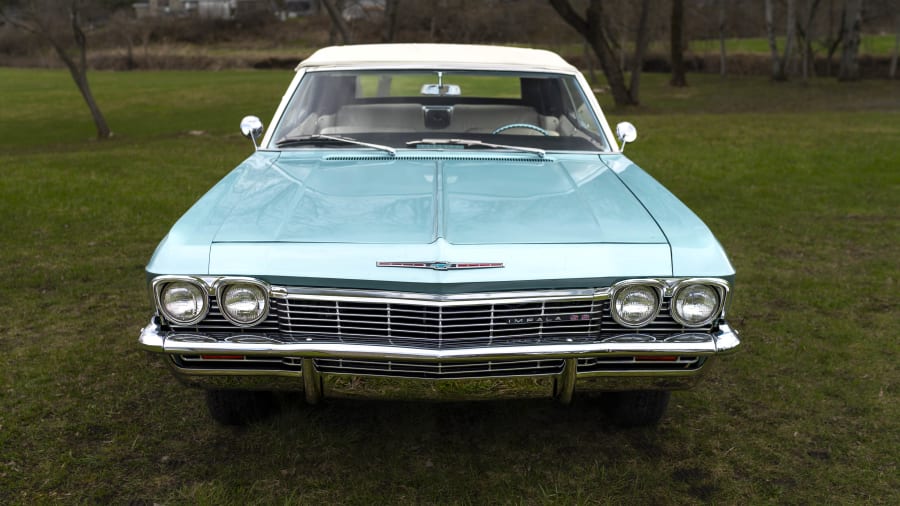 1965 Chevrolet Impala SS Convertible at Indy 2023 as W252 - Mecum Auctions