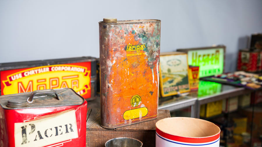 Carigas, Falcon, Pacer & Skelly Gas and Oil Cans at The World’s Largest ...