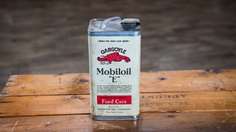 Gargoyle Mobiloil "E" 1-Gallon Oil Can at The World’s Largest Road Art ...