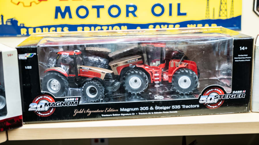 Case International Harvester Die-Cast Scale Model Tractors at The World ...