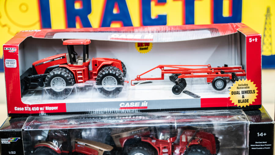 Case International Harvester Die-Cast Scale Model Tractors at The World ...