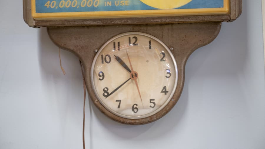 1940s-1950s AC Fuel Pumps Lighted Clock at The World’s Largest Road Art ...