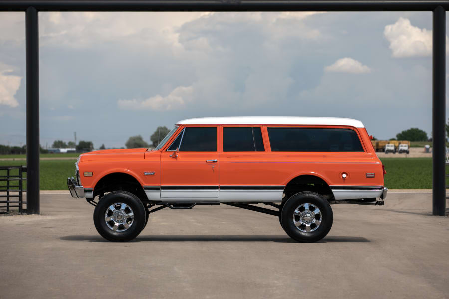 1972 GMC Suburban Custom Deluxe at Monterey 2023 as T130 - Mecum Auctions