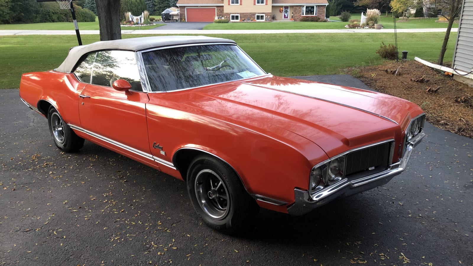1970 Oldsmobile Cutlass SX at Chicago 2019 as S328 - Mecum Auctions