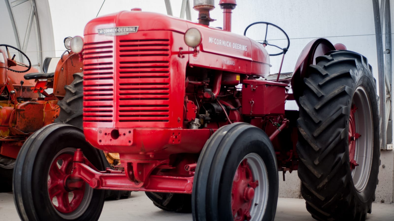 1946 Mccormick W9 at Ontario Tractor Auction 2017 as S113 - Mecum Auctions