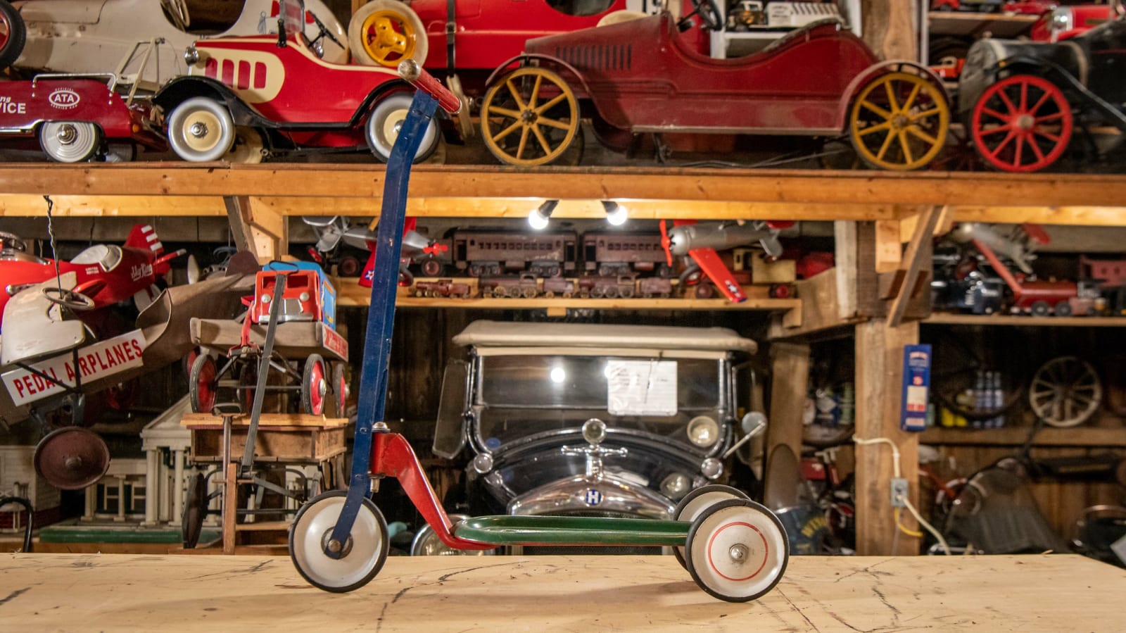 Hamilton Greyhound Scooter at Elmer's Auto & Toy Museum Collection 2022 ...
