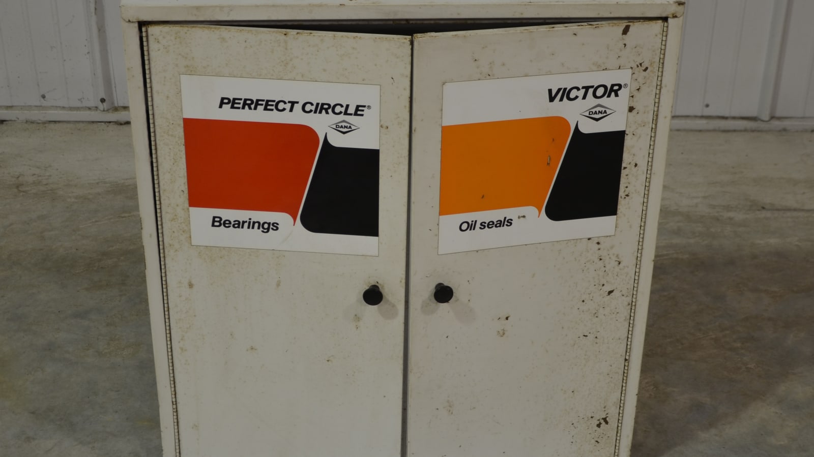 Perfect Circle Service Cabinet at Kissimmee 2014 as M61 - Mecum Auctions