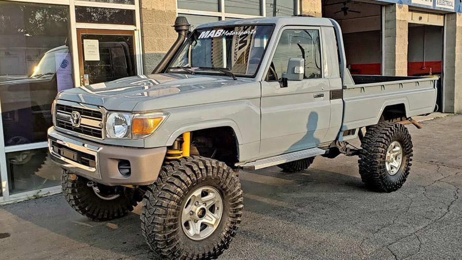 2005 Toyota Land Cruiser Pickup at Kissimmee 2020 as U185 - Mecum Auctions