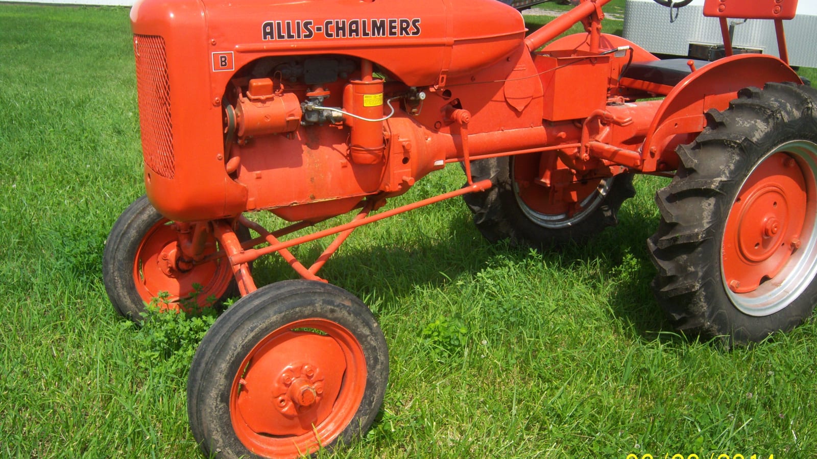 Allis Chalmers B at Gone Farmin' Walworth 2014 as S105 - Mecum Auctions