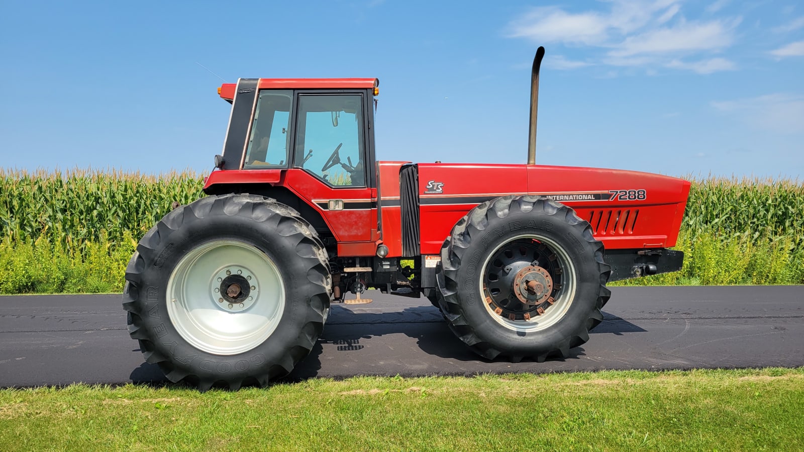 1985 International Harvester 7288 at Gone Farmin' Fall Premier 2021 as ...