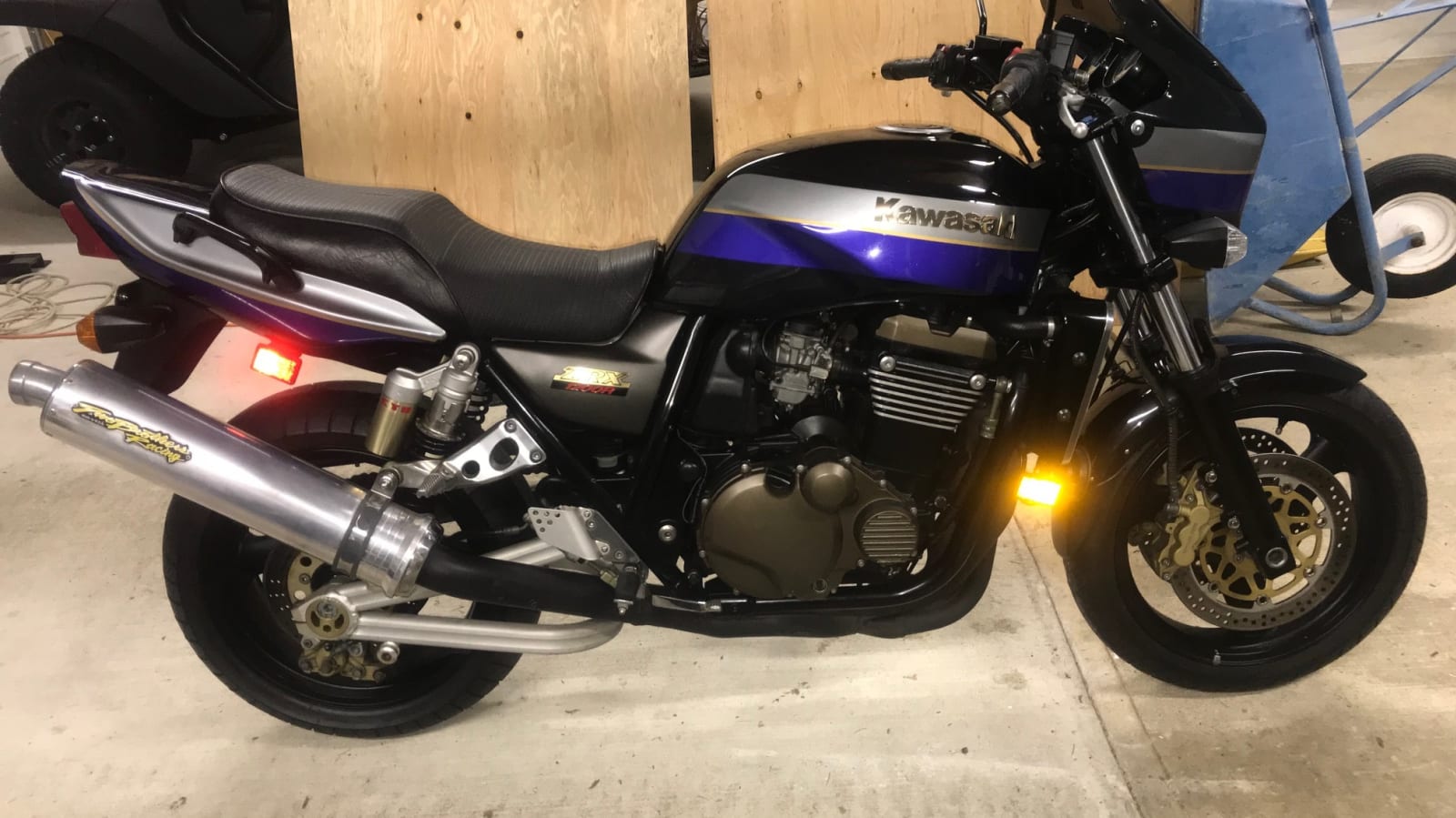 2001 Kawasaki ZRX1200 at Las Vegas Motorcycles 2019 as W266 - Mecum Auctions