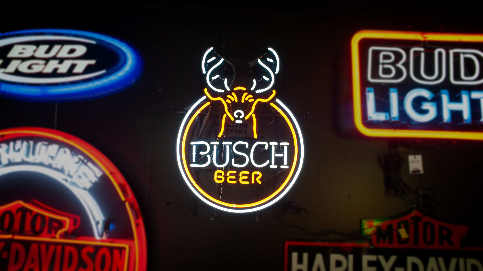 Busch Neon Sign at The Eddie Vannoy Collection 2020 as G356 - Mecum ...