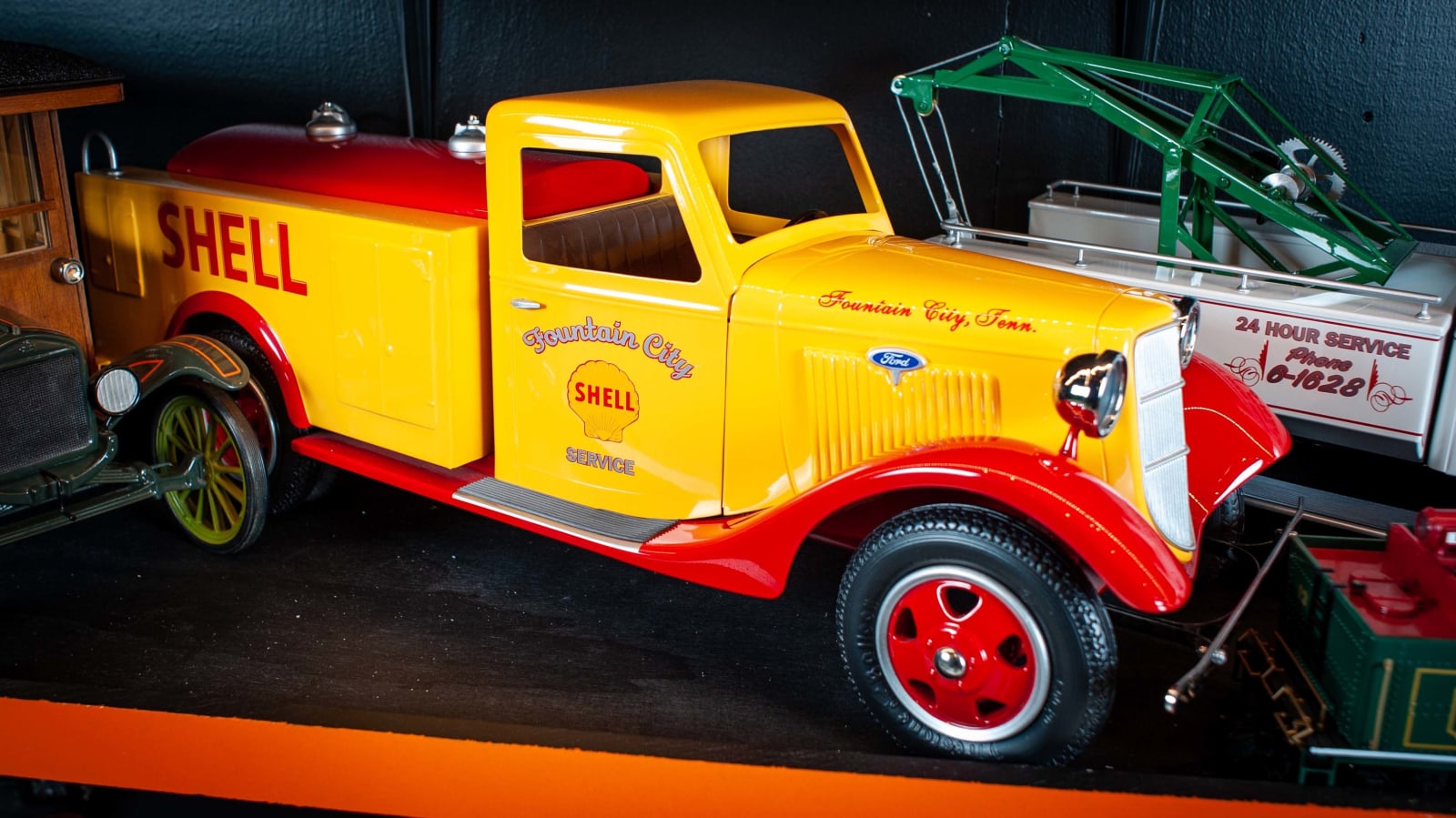 Ford Shell Service Scale Model Tanker Truck at The Eddie Vannoy ...