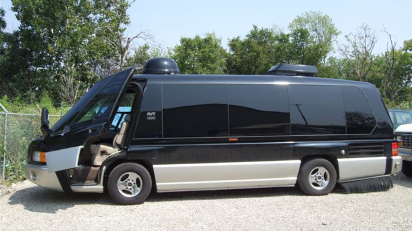 2000 Custom Coach Mauk MSV 1120s Bus at Dana Mecum's 25th Original ...