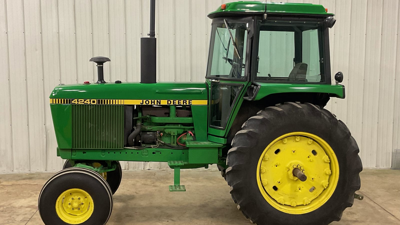 1982 John Deere 4240 at Gone Farmin' Spring Classic 2023 as S42 - Mecum ...