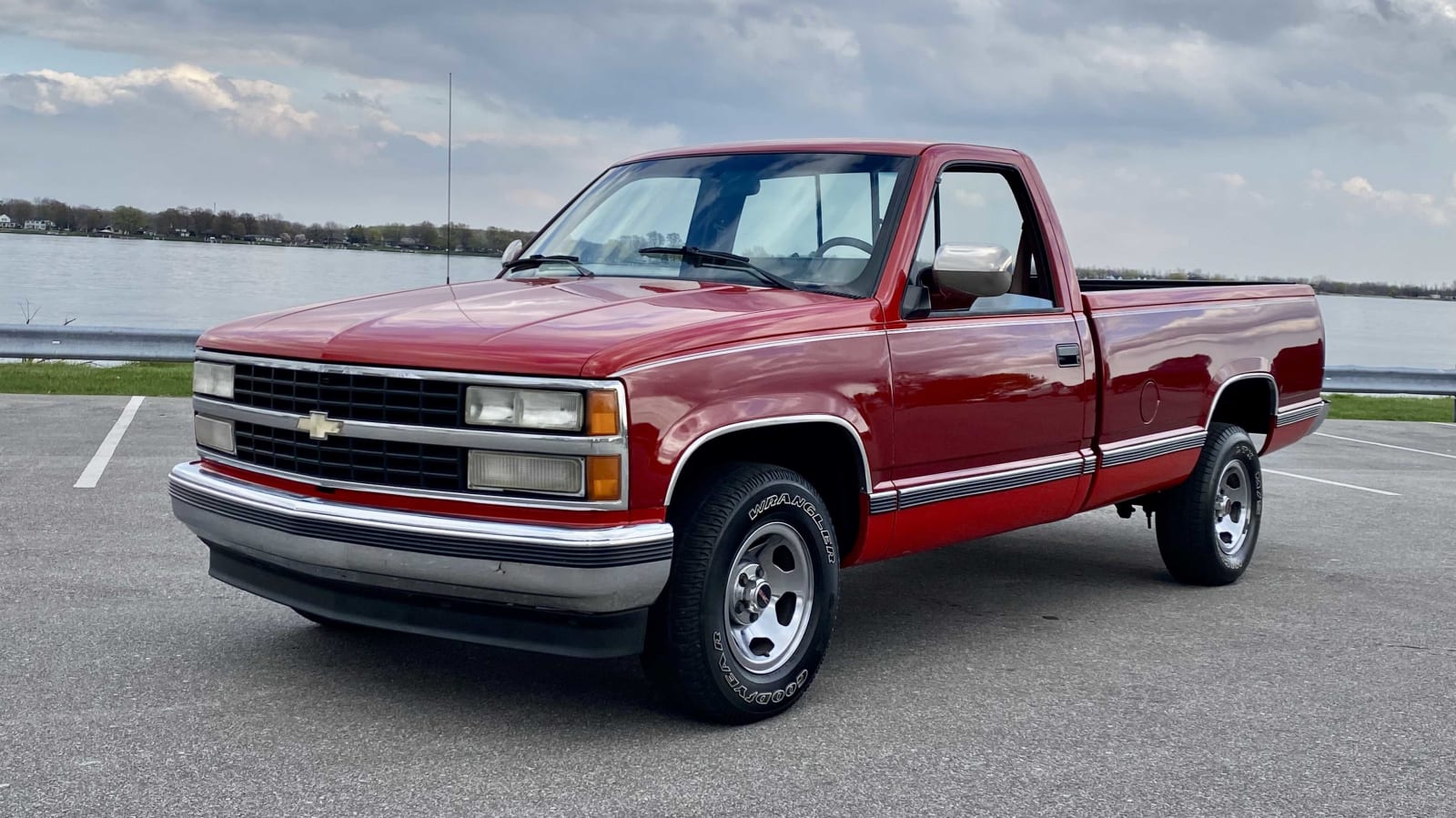 1990 Chevrolet Silverado Pickup at Indy 2023 as L57 - Mecum Auctions