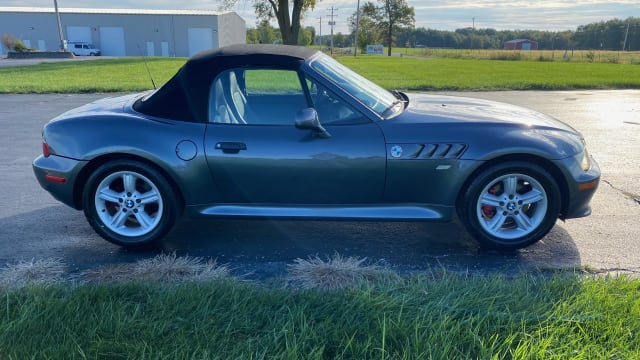 2000 BMW Z3 Roadster at Chicago 2021 as F218.1 - Mecum Auctions