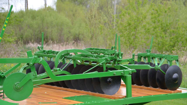 John Deere Disc at Gone Farmin' Walworth 2014 as S57 - Mecum Auctions