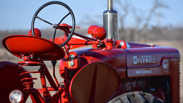 1948 Farmall MV Hi Clearance at Davenport 2016 as F44 - Mecum Auctions