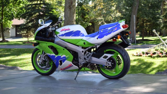 1994 Kawasaki ZX7 at Las Vegas Motorcycles 2019 as T210 - Mecum Auctions