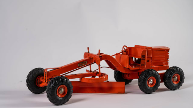 Model Toys Adams Motor Grader at Indy Road Art 2022 as B375 - Mecum ...