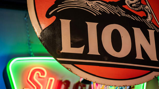 Lion Oil Double-Sided Porcelain Sign at The World’s Largest Road Art ...