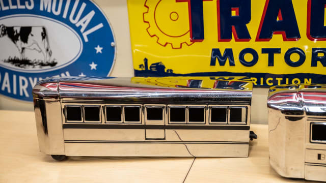 The Pioneer Zephyr Model Train at The World’s Largest Road Art Auction ...