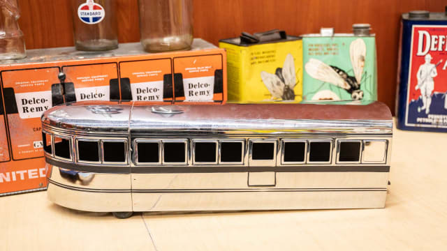 The Pioneer Zephyr Model Train at The World’s Largest Road Art Auction ...