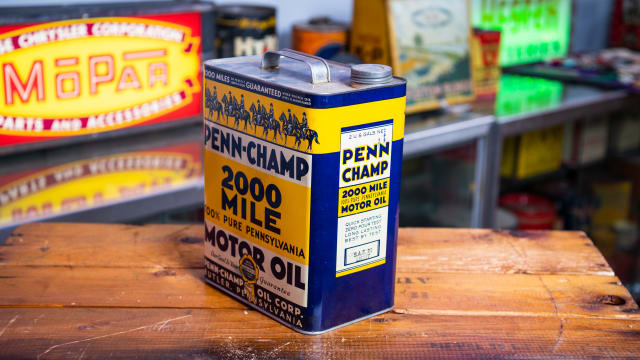 Penn-Champ 2000 Mile Motor Oil 2-Gallon Oil Can at The World’s Largest ...
