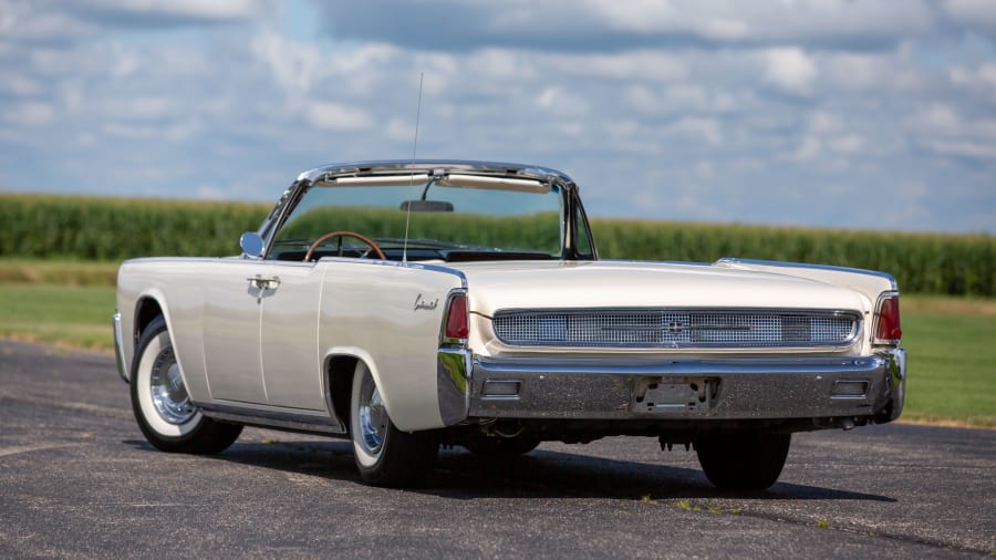 1961 Lincoln Continental Convertible at Chicago 2019 as S86 - Mecum ...