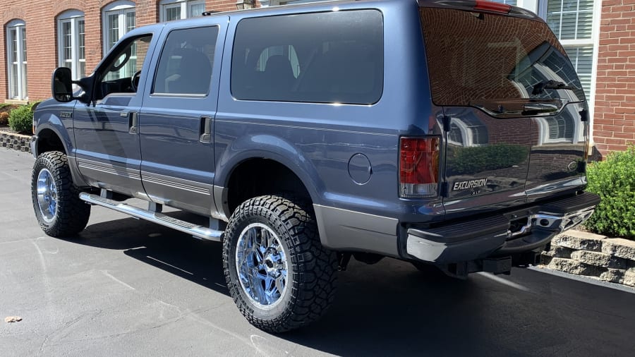 2003 Ford Excursion XLT at Chicago 2021 as F114 - Mecum Auctions