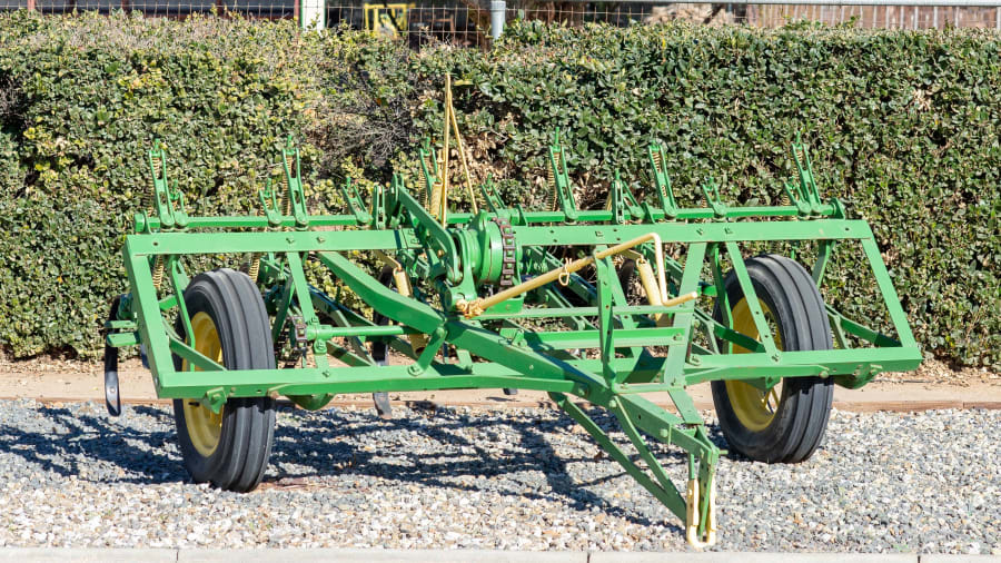 John Deere Chisel Plow at Gone Farmin' Spring Classic 2021 as X9 ...