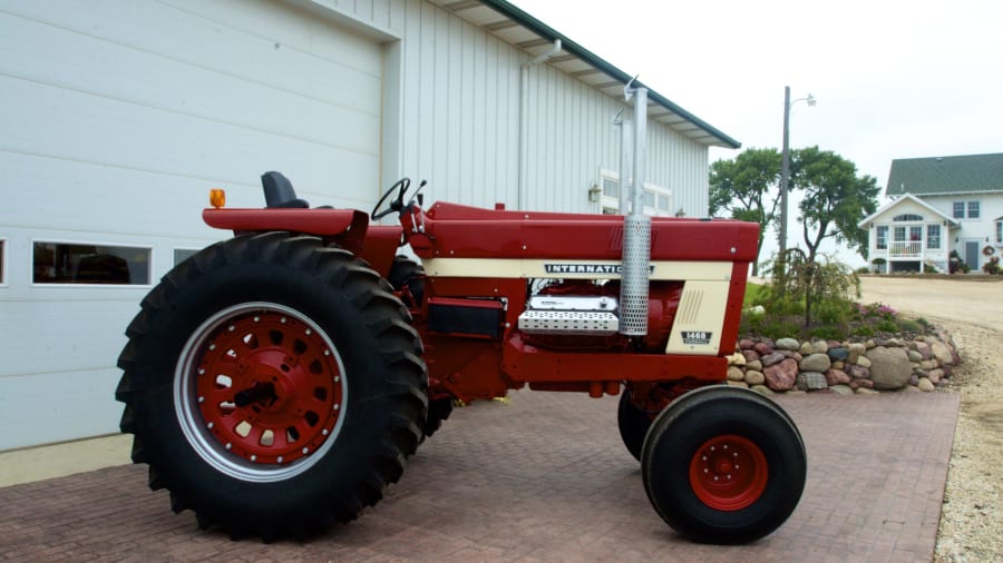 1973 Farmall 1468 at Gone Farmin' Iowa 2014 as F54 - Mecum Auctions
