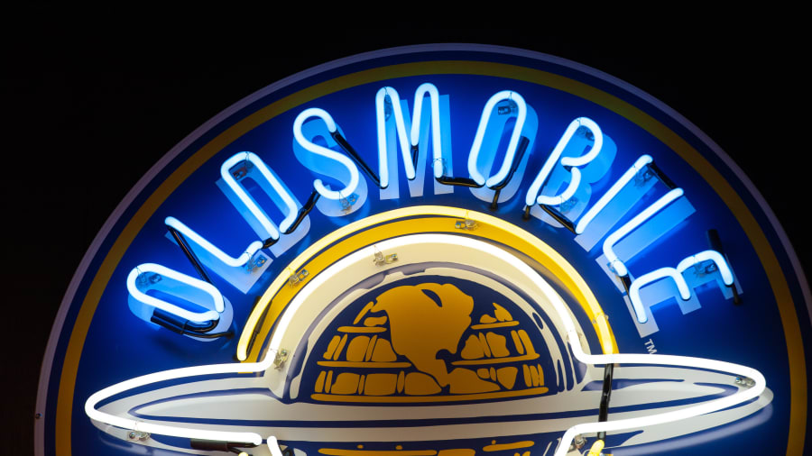 Oldsmobile Service Neon Sign at The Eddie Vannoy Collection 2020 as ...
