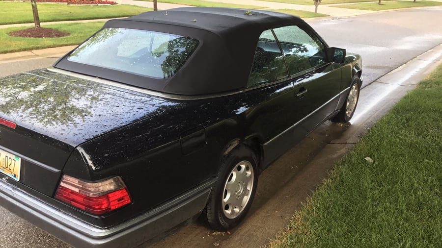 1995 Mercedes-Benz E320 Convertible at Harrisburg 2017 as T143 - Mecum ...