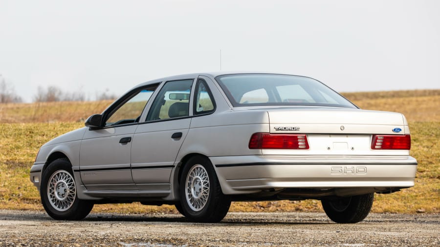 1989 Ford Taurus SHO at Indy 2022 as F243 - Mecum Auctions