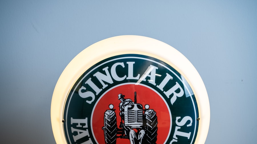 Sinclair Farm Products Gas Pump Globe at The World’s Largest Road Art ...