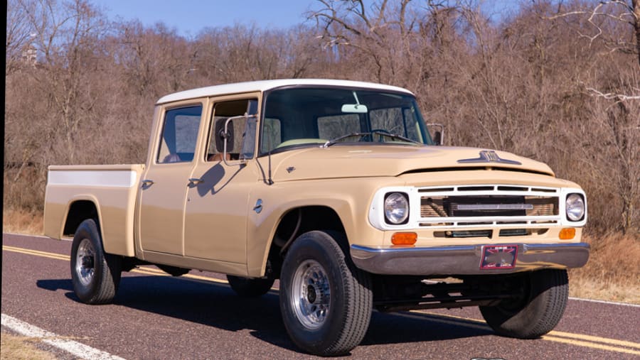 1968 International Travelette 1200 at Gone Farmin' Fall Premier 2019 as ...